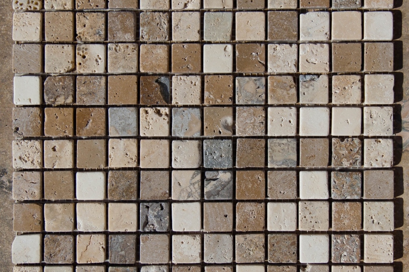 PDR srl - Mosaco Travertino Burattato 2.5x2.5 - TrovaPavimenti.it