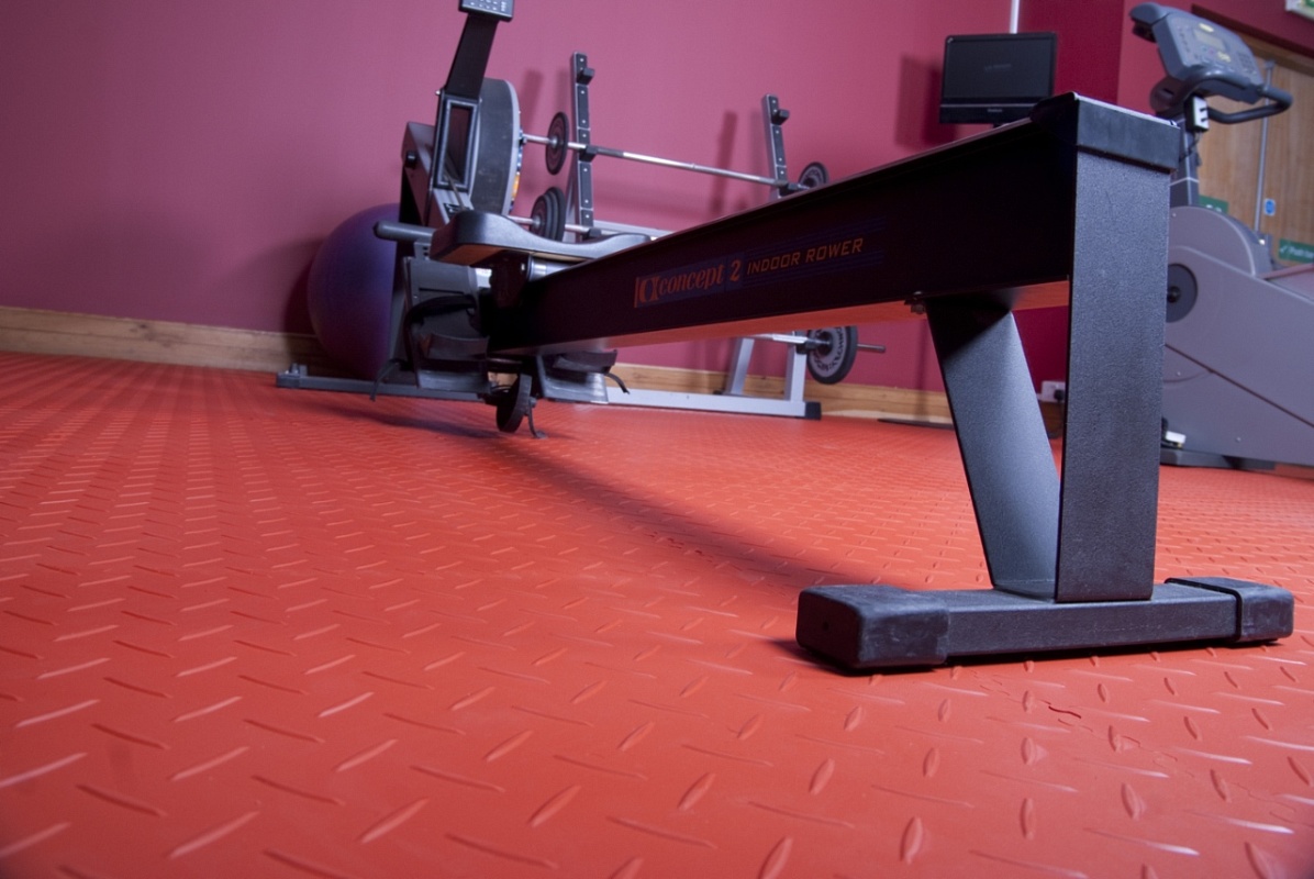 Floor Sint Srl - R-Tile Alberghi Resort eFitness - TrovaPavimenti.it